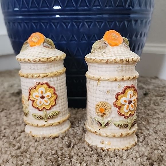 Kitchen | Vintage Boho Flower Shakerspair From Japan Circa 197s Flower ...